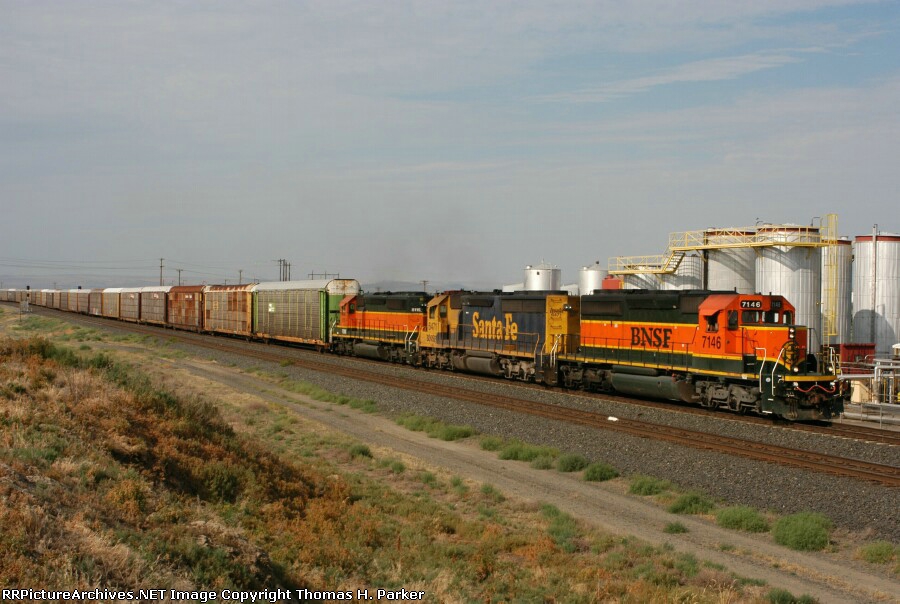 BNSF 7146 SD40-2, BNSF 6471 SD45-2, HLCX 8115 SD40-2